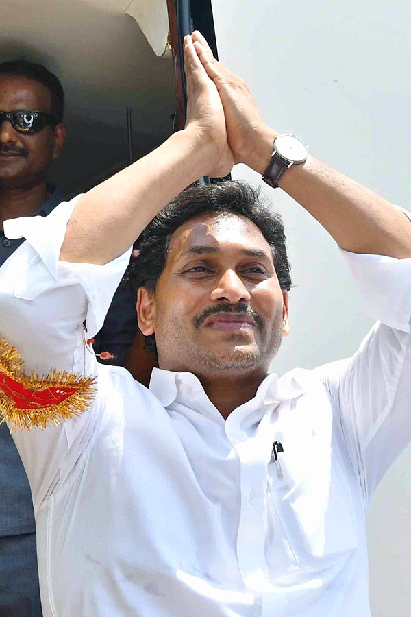 CM YS Jagan Nandyal Bus Yatra: సమరోత్సాహం.. జన సముద్రంలా నంద్యాల.. (ఫొటోలు) | Andhra Pradesh ...